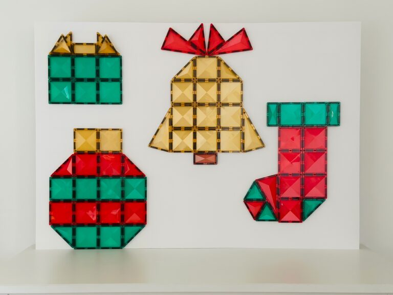 5 Creative Christmas Play Ideas with CONNETIX