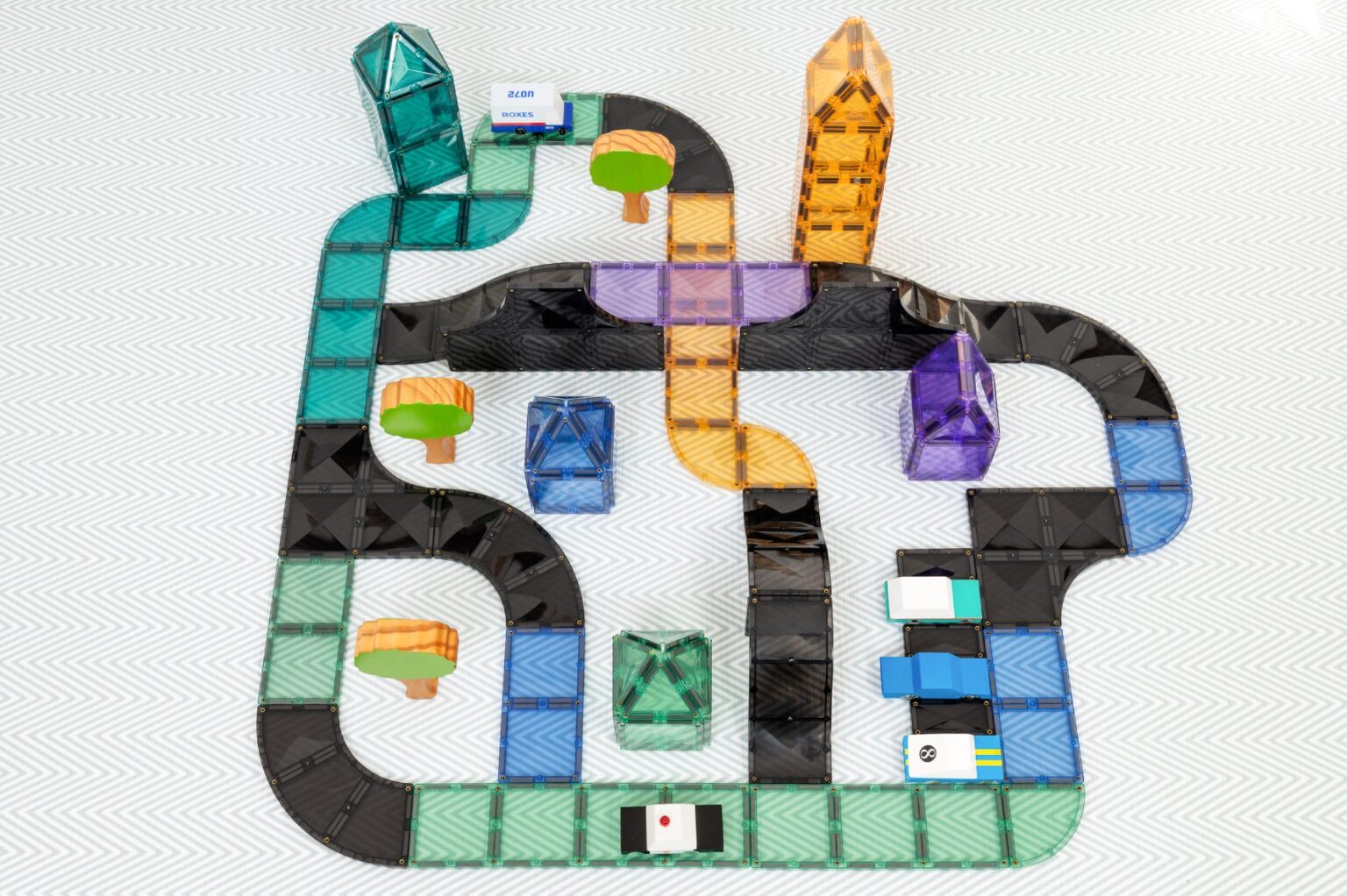 CONNETIX Roads, Ramps & Intersections Pack 16 Pieces | Magnetic Road Tiles